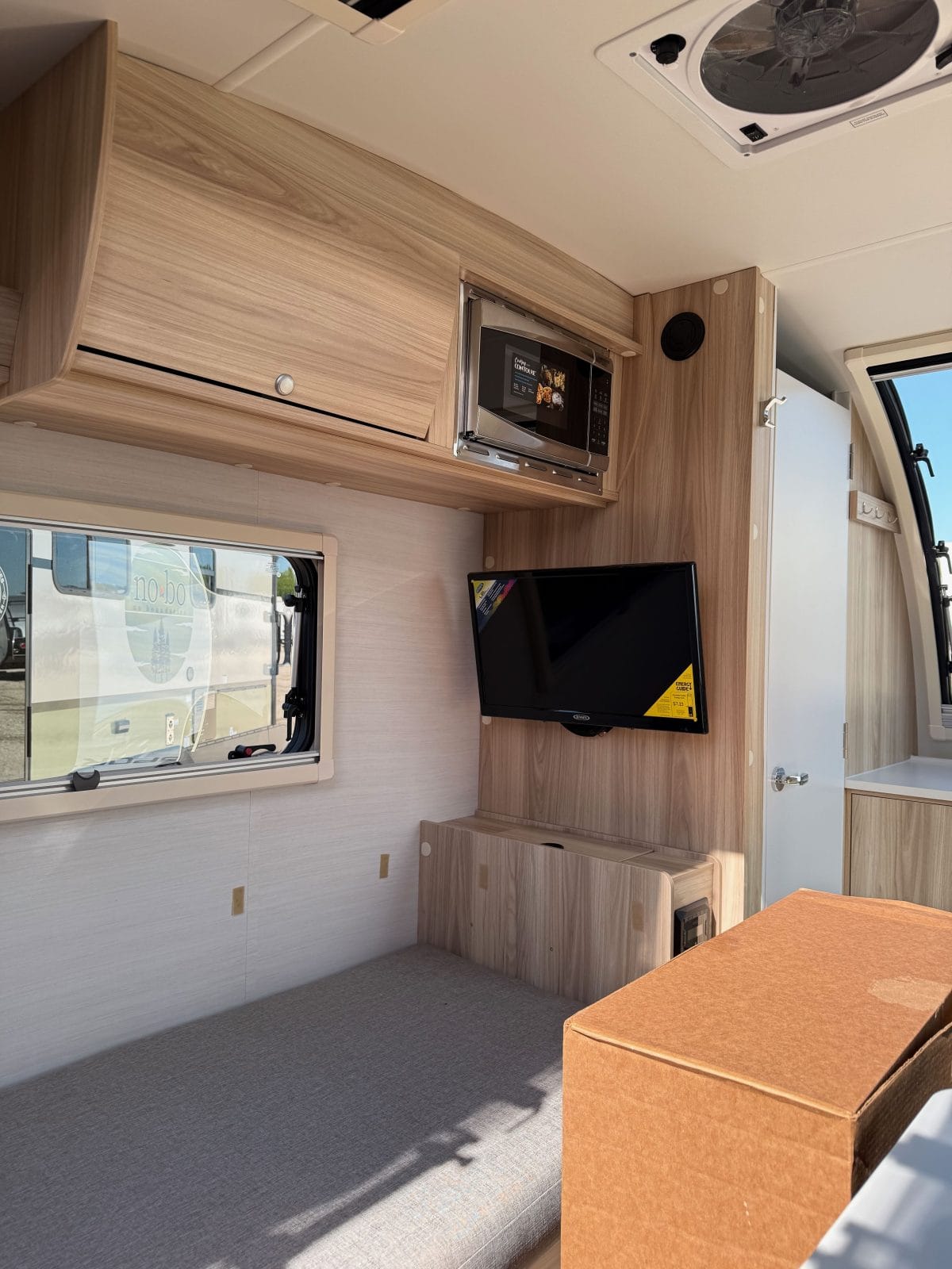 2025 nuCamp TAB 360 CS #008077 – Vacationland